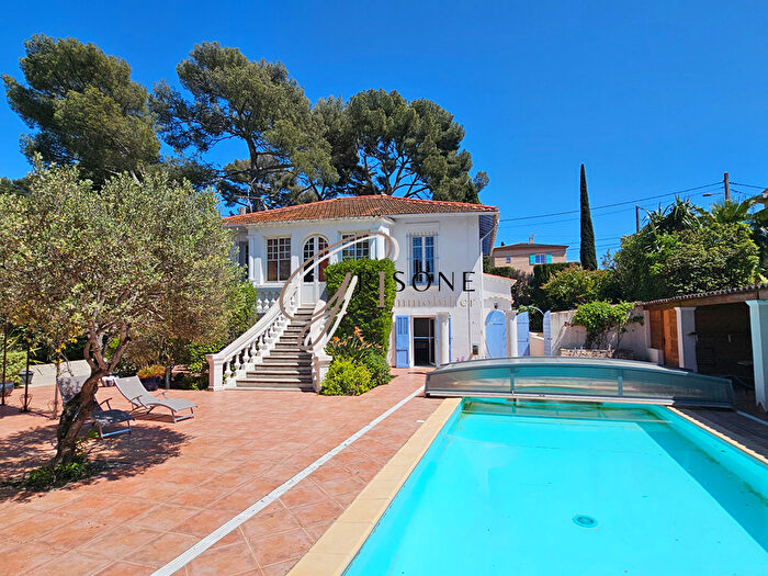 Maison à vendre - Sanary-sur-Mer, La Poussarague - 5 pièces - 3 chambres