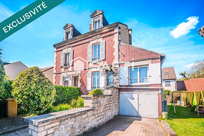 Maison à vendre - Nogent-sur-Oise, Mairie, République - 5 pièces - 3 chambres