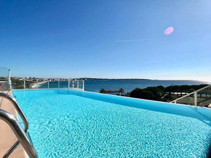 Vallauris, Golfe Juan, Vieux Port : Appartement 3 pièces à vendre