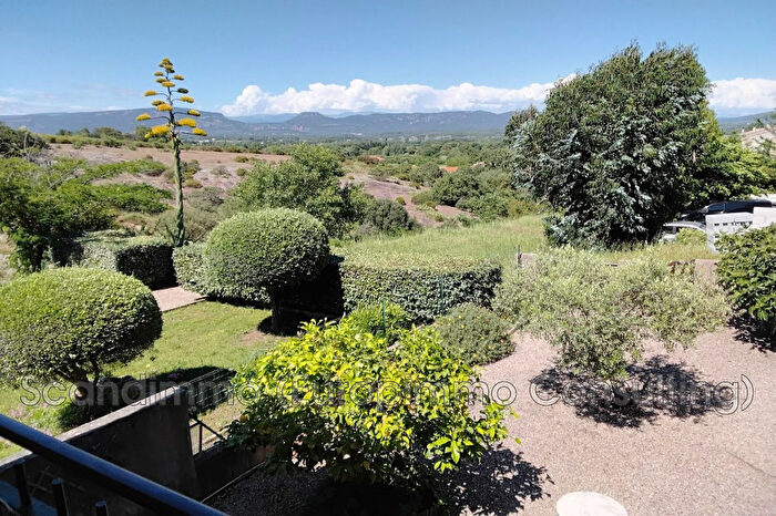 Maison à vendre - Roquebrune-sur-Argens, Village - 6 pièces - 3 chambres