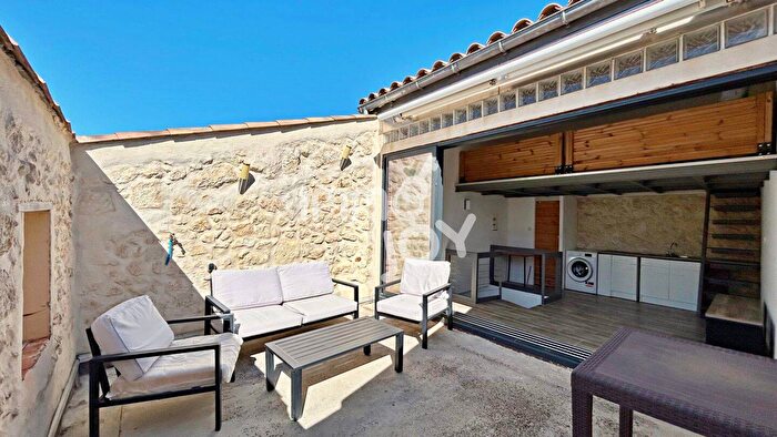 Maison à louer - Est, Coursan - 3 pièces - 2 chambres