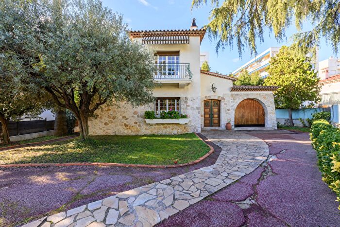 Maison à vendre - Nice, Cimiez - 5 pièces - 4 chambres