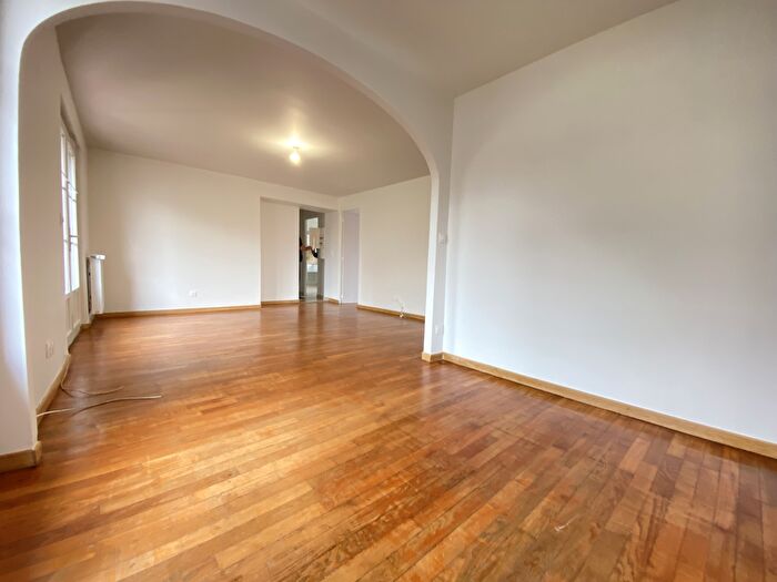 Appartement à louer - Fontenay-le-Fleury, Vieux village - 4 pièces - 2 chambres