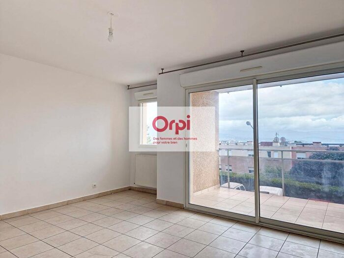 Appartement à louer - Ajaccio - 3 pièces - 2 chambres