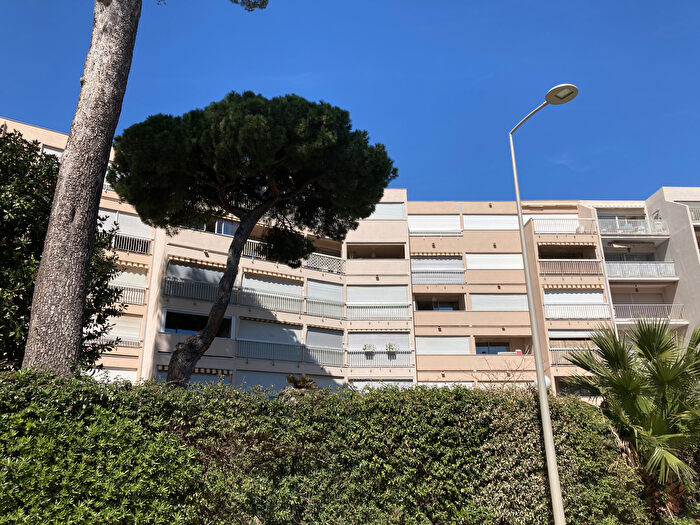 Appartement à vendre - Hyères, Port - 3 pièces - 2 chambres