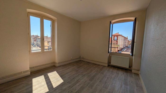 Clermont-Est, Roanne : Appartement 3 pièces à louer