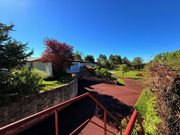 Maison 10 pièces à Saint-Doulchard, à vendre