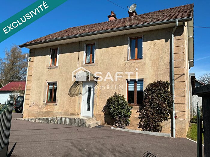 Maison 6 pièces à Plancher-Bas, à vendre
