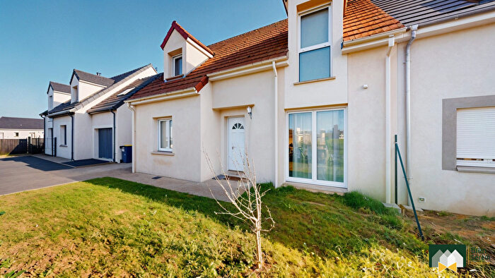 Maison à vendre - Thivars - 5 pièces - 4 chambres