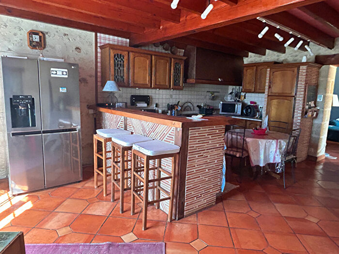 Lussac : Maison 6 pièces à vendre