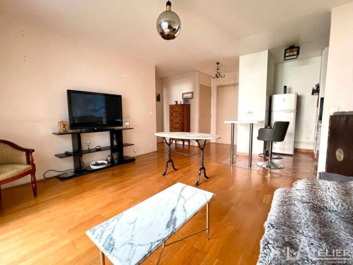 Appartement 2 pièces à vendre à Suresnes, Centre-ville