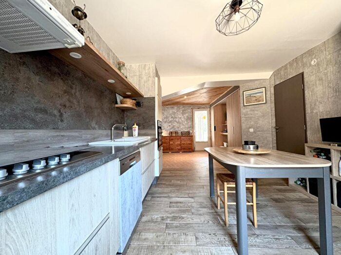 Maison à vendre - Saint-Thibéry - 8 pièces - 4 chambres