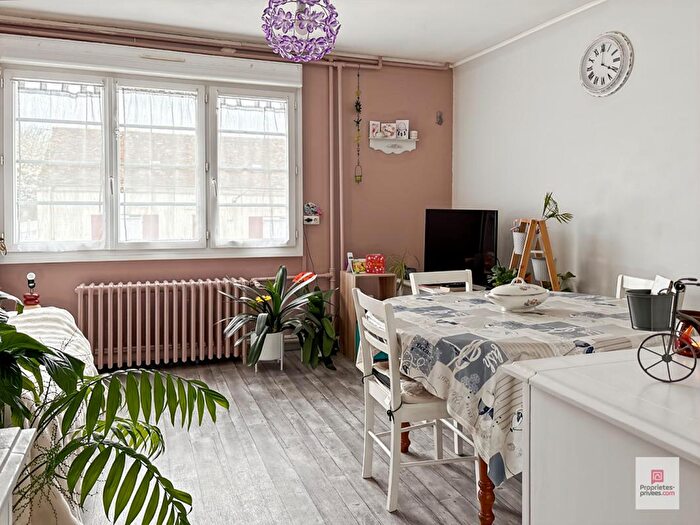 Maisons à vendre et appartements à louer - 3