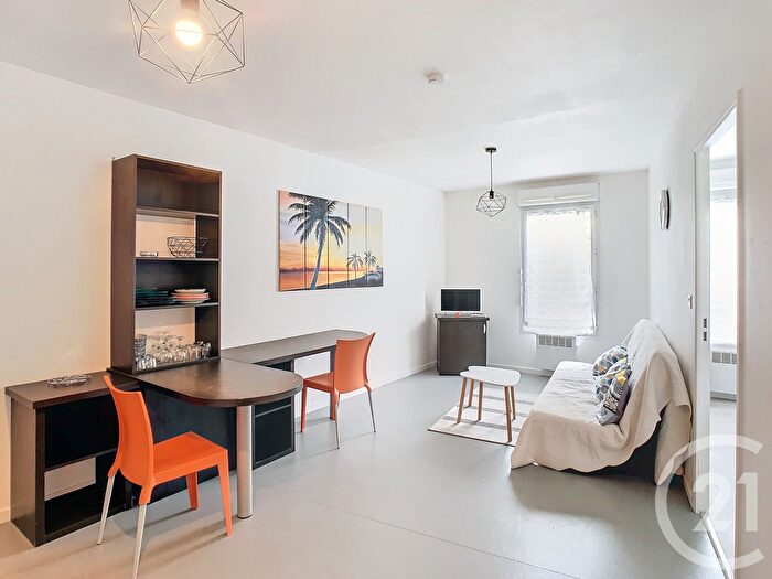 Nîmes, collines : Appartement 2 pièces à louer