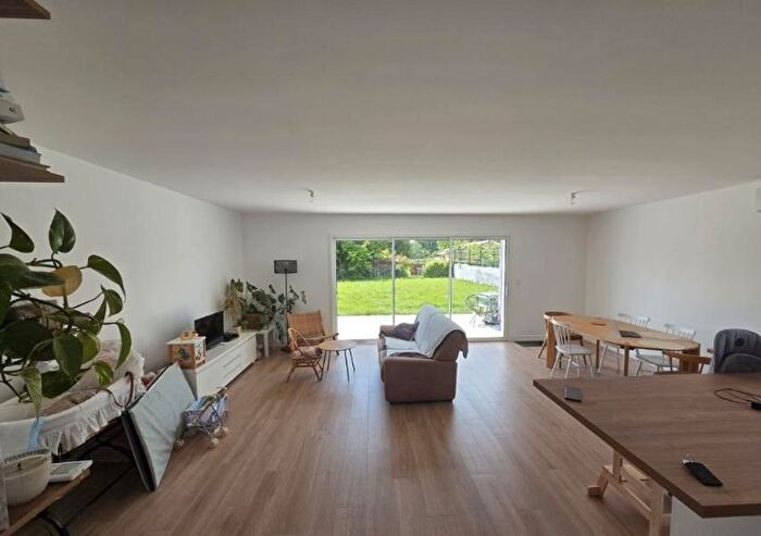 Maison 4 pièces à Saint-Genès-de-Fronsac, à louer