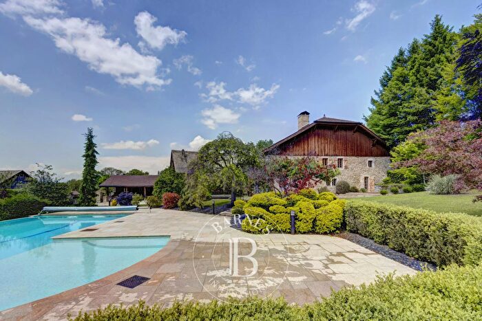 Maison à vendre - Ville-en-Sallaz - 10 pièces - 5 chambres