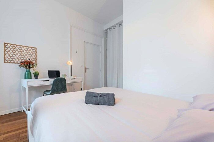 Appartement à louer - Centre-Neuf Bourg-Quesnoy-Delsaux-Musée-Cannoniers-Gare, Valenciennes - 1 pièce