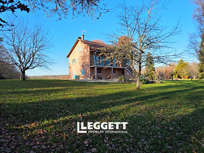 Maison à vendre - Savignac-les-Églises - 6 pièces - 5 chambres