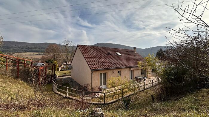 Maison à vendre - Saint-Victor-sur-Ouche - 5 pièces - 3 chambres