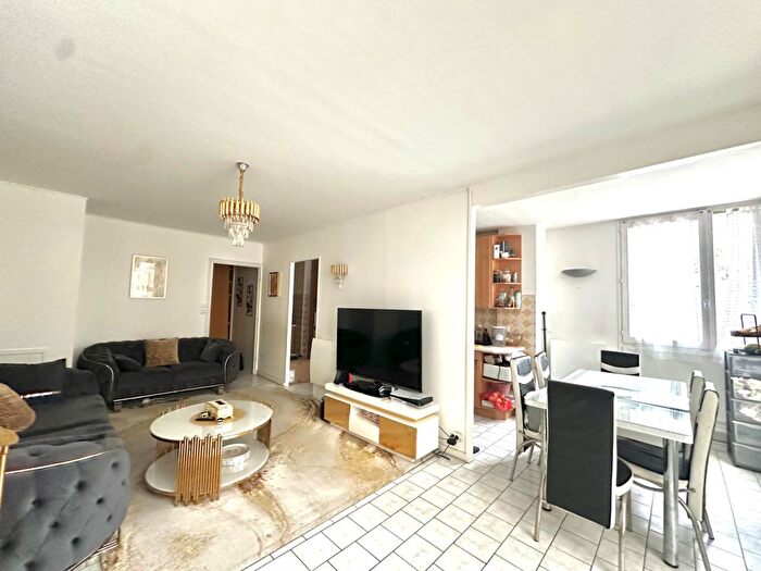 Évry, Les Pyramides : Appartement 4 pièces à vendre