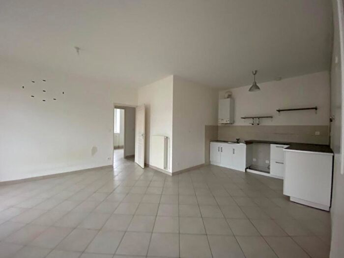 Appartement à louer - Saint-Anthème - 3 pièces - 2 chambres