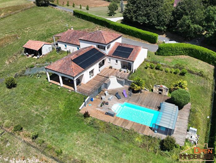 Maison à vendre - Simeyrols - 8 pièces - 6 chambres