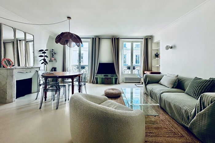 Appartement à louer - Paris e , Lorette, Martyrs - 2 pièces - 1 chambre