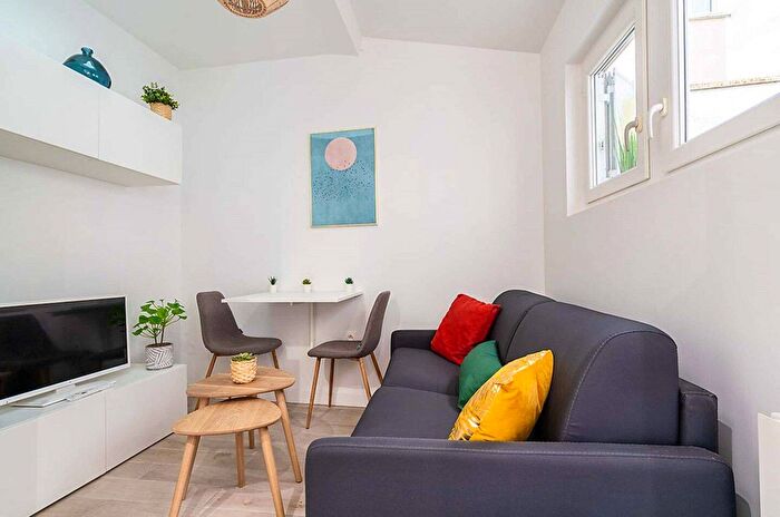 Appartement à louer - Buttes Chaumont, Paris ème arrondissement - 1 pièce