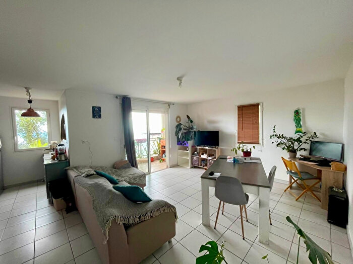 Appartement 2 pièces à louer - Les Avirons, Centre-ville, Bois de Nèfles, Le Ruisseau