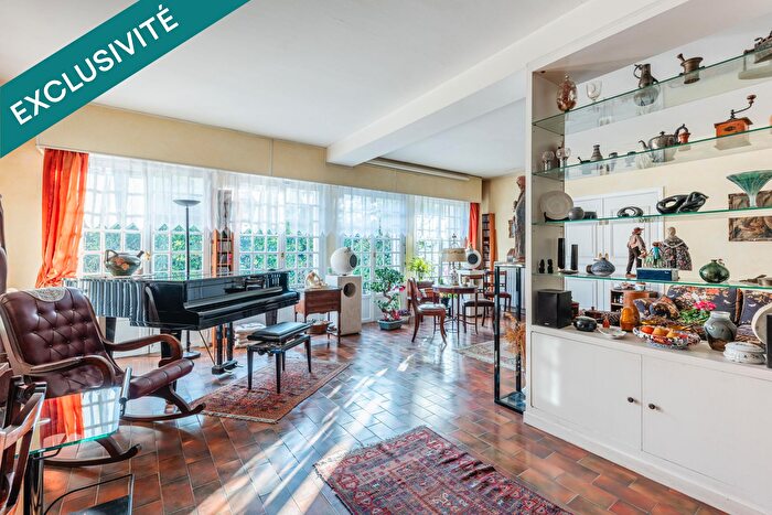 Vitry-sur-Seine, Paul Forment, La Ferme : Maison 12 pièces à vendre