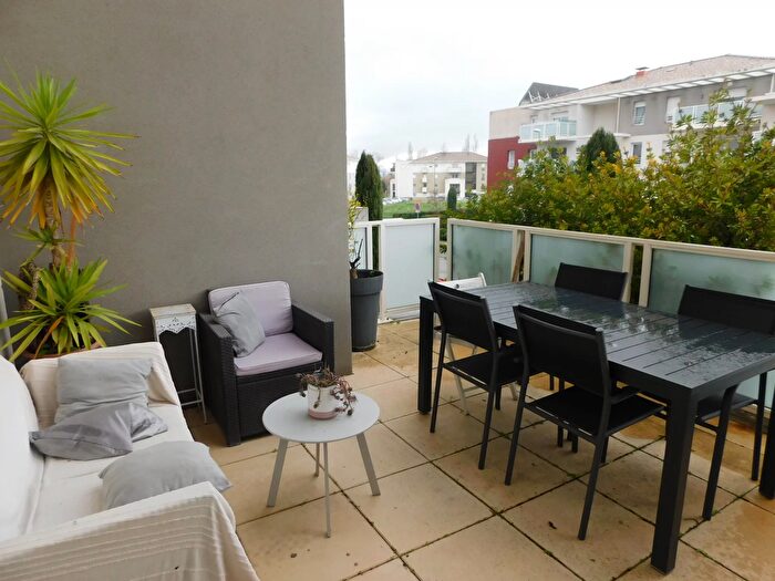 Appartement à louer - Saint-Martin-de-Crau - 3 pièces - 2 chambres