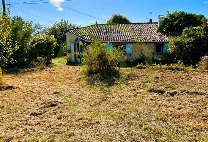Maison à vendre - Saint-Bonnet-sur-Gironde - 3 pièces - 2 chambres