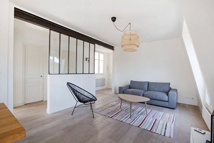 Appartement à louer - La Fourche-Guy Môquet, Paris ème arrondissement - 2 pièces - 1 chambre