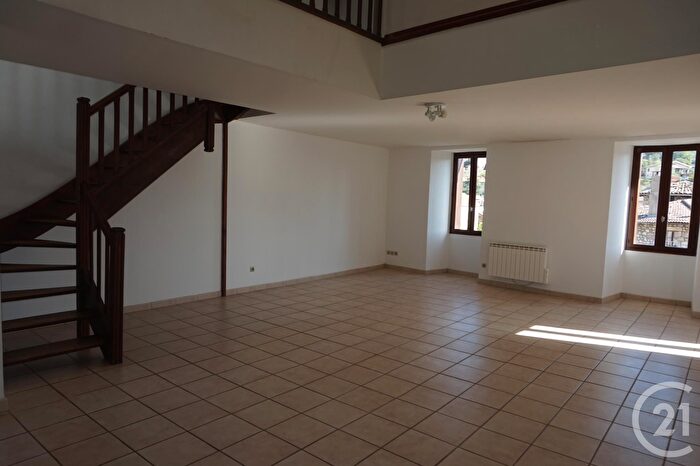 Bourg-Argental : Appartement 4 pièces à louer