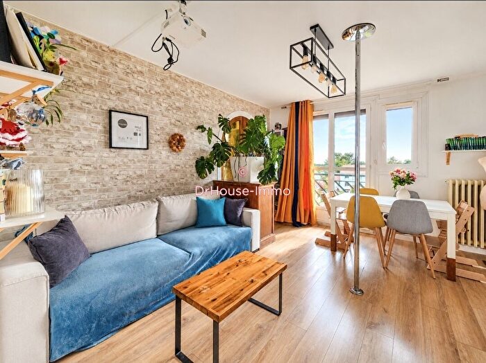 Appartement 4 pièces à vendre à Saint-Cyr-sur-Loire, République, Fosses Boissées, Hôtel de ville