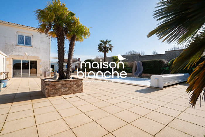 Maison à vendre - Longeville-sur-Mer - 10 pièces - 5 chambres