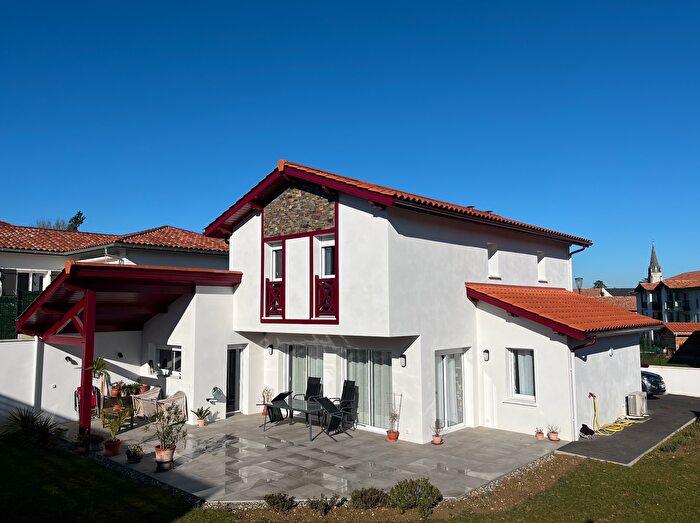 Maison à louer - Saint-Palais - 5 pièces - 4 chambres