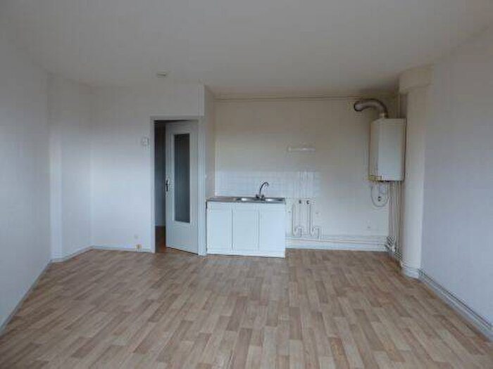 Appartement à louer - Le Bourg, Saint-Germain-du-Puy - 1 pièce