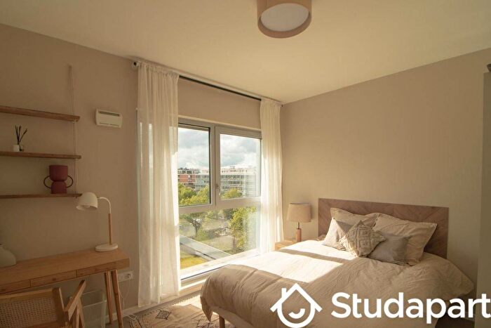 Appartement à louer - Pont de Flandre, Paris ème arrondissement - 1 pièce - 4 chambres