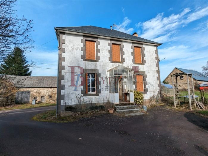 Maison 6 pièces à Laroche-près-Feyt, à vendre