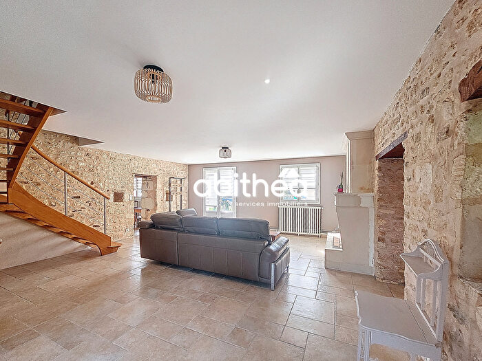 Maison à vendre - Meursac - 9 pièces - 6 chambres