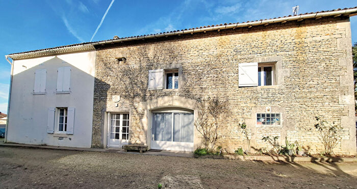 Maison à vendre - Asnières-la-Giraud - 6 pièces - 4 chambres