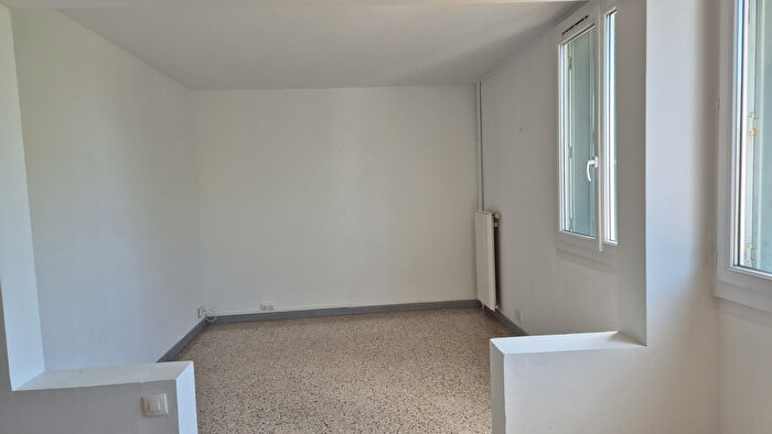 Appartement à vendre - Marignane - 4 pièces - 2 chambres