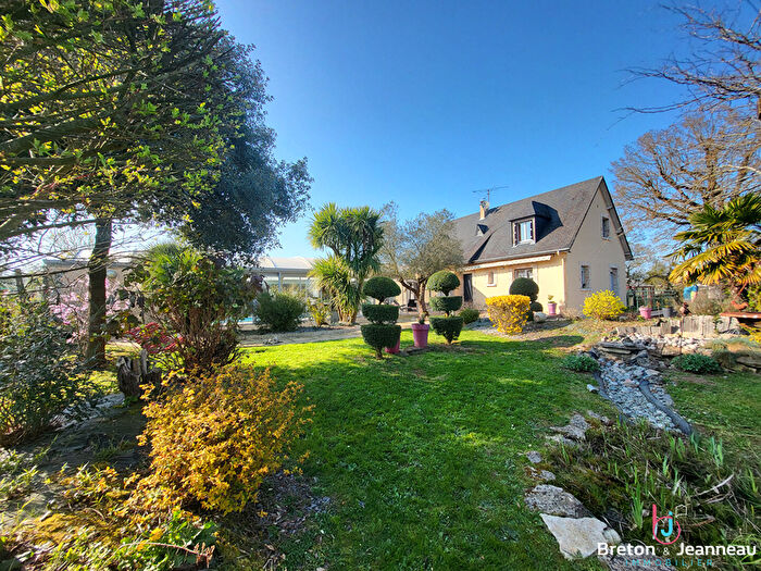 Maison à vendre - Montsûrs - 6 pièces - 4 chambres