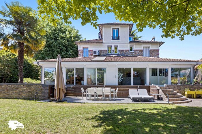 Maison à vendre - Le Raincy, Montfermeil, Grands Côteaux - 11 pièces - 5 chambres