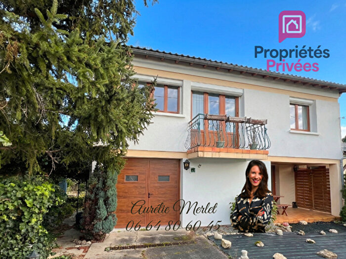 Maison à vendre - Aigueperse - 5 pièces - 3 chambres