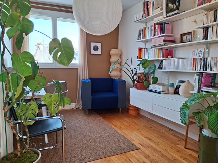 Appartement à vendre - Quartiers Centre, Saint-Hélier, Gare - 4 pièces - 3 chambres