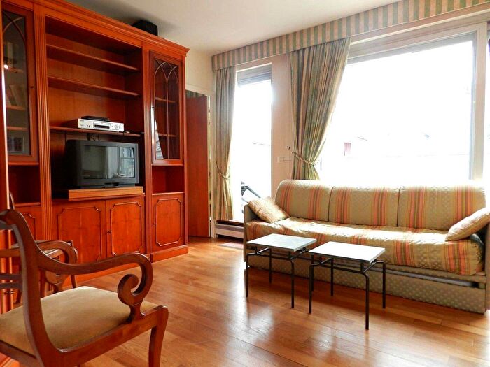 Appartement à louer - Ternes-Maillot, Paris ème arrondissement - 2 pièces - 2 chambres