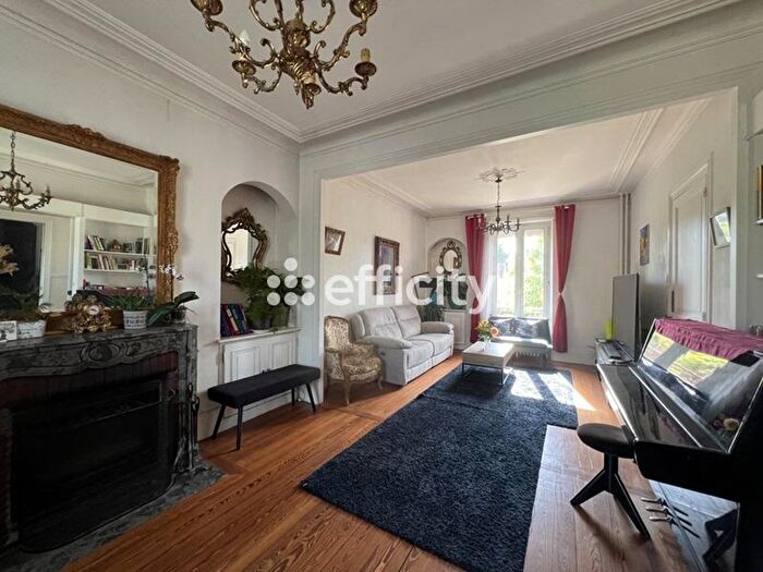 Saint-Pierre-lès-Nemours - Maison 10 pièces à vendre