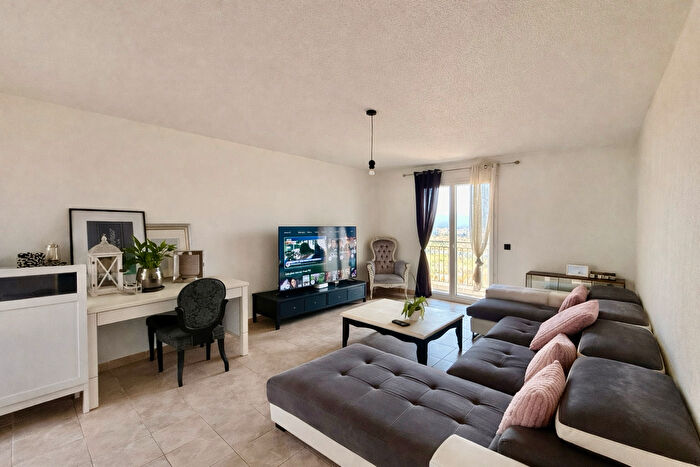 Maison à vendre - Roquebrune-sur-Argens, Village - 4 pièces - 3 chambres